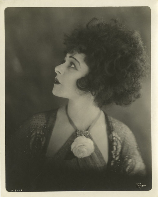 Alla Nazimova, 1921 – un regard oblique