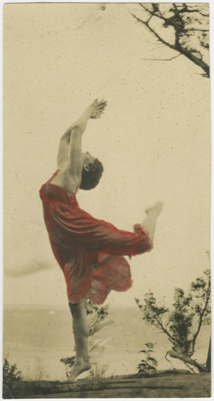 Dancer in red – un regard oblique