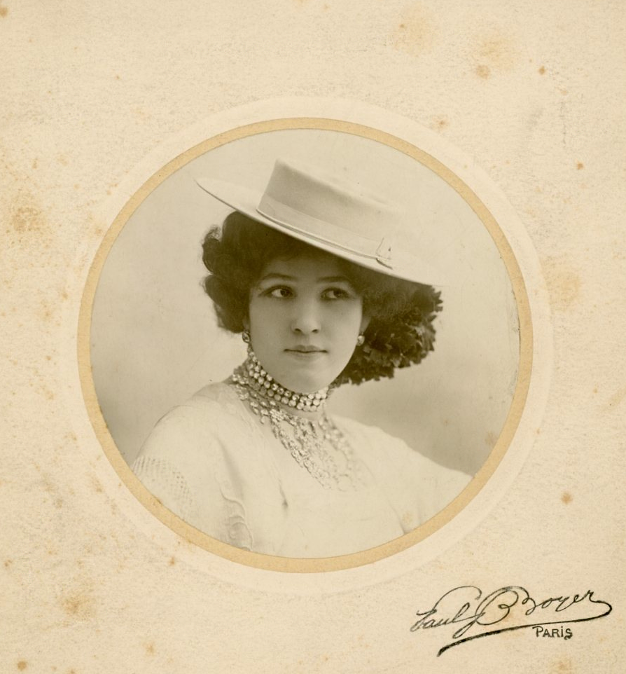 Portrait of Sahary Djèli, ca. 1920 – un regard oblique