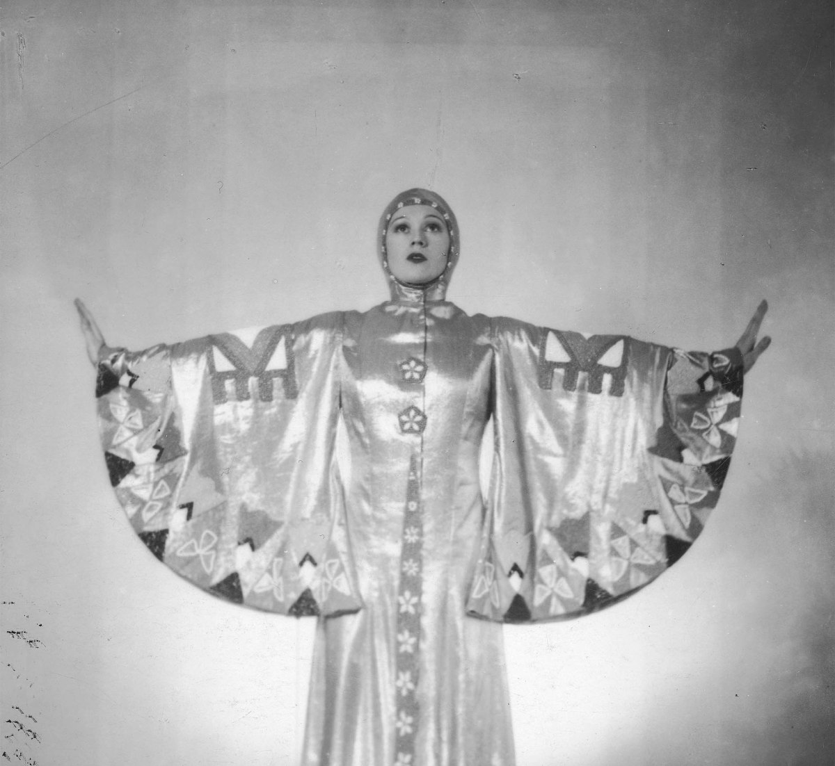 Loda Halama in dance costume – un regard oblique