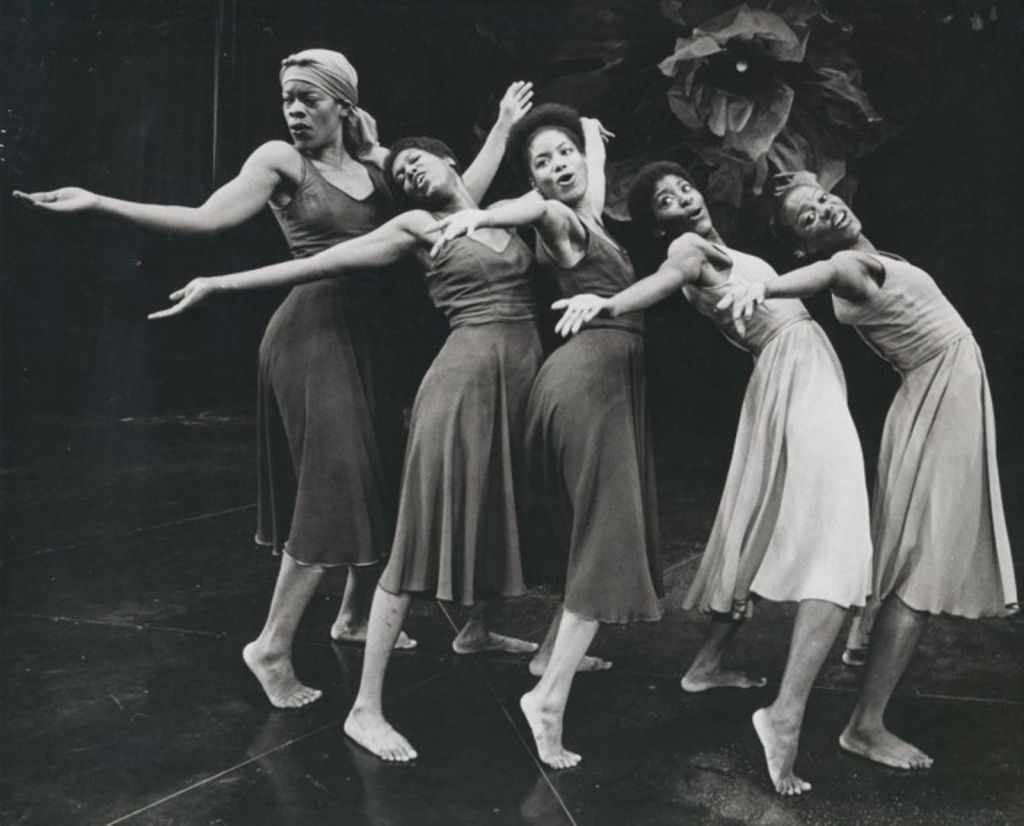 dance, Tanz, danse, danza, dansa, tansii – un regard oblique